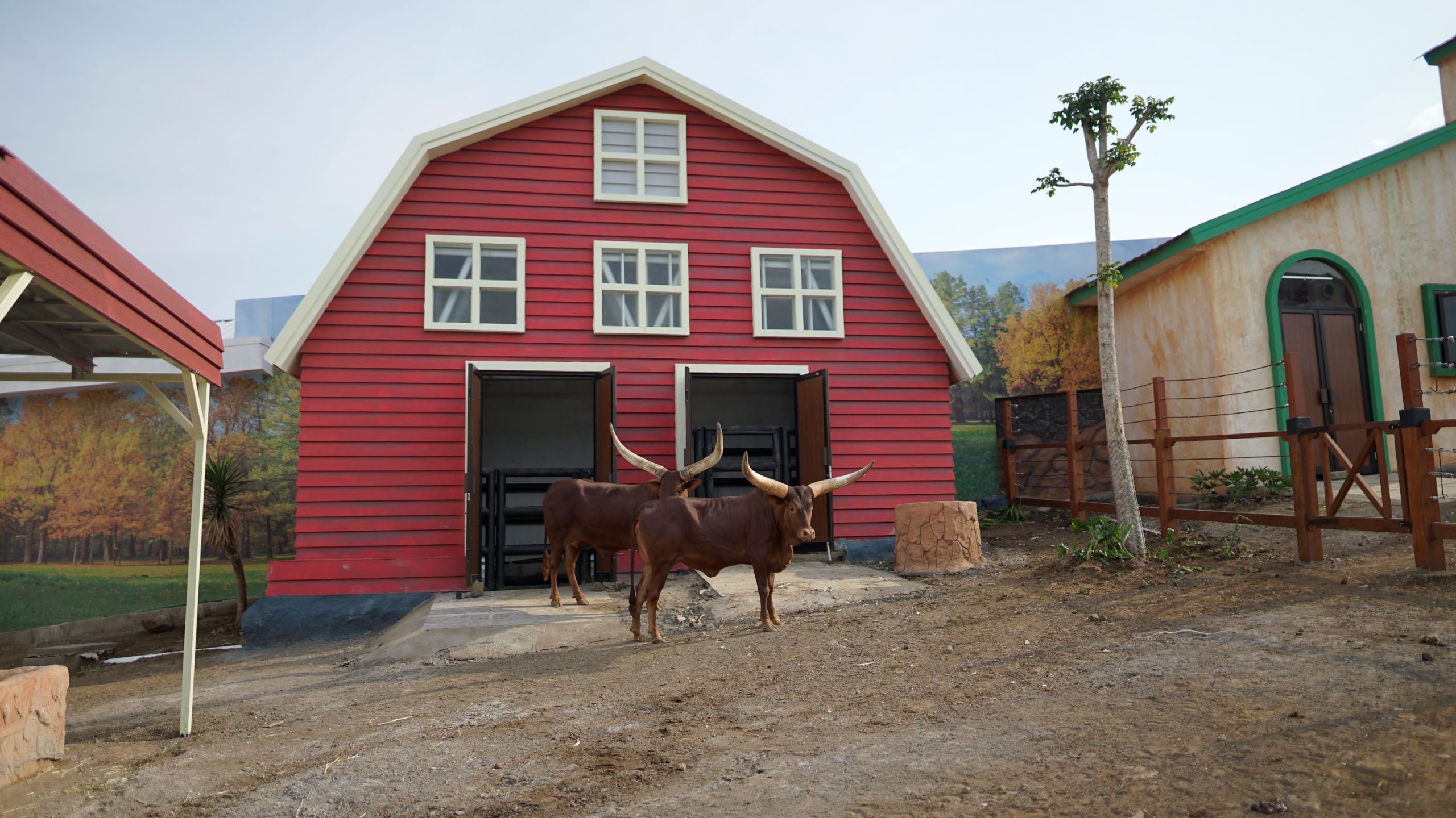 Farm House - Drive Thru Park