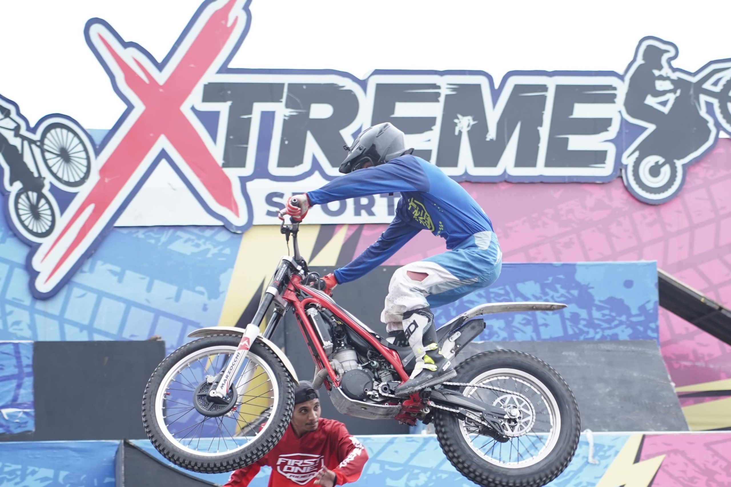 Extreme Show - Drive Thru Park